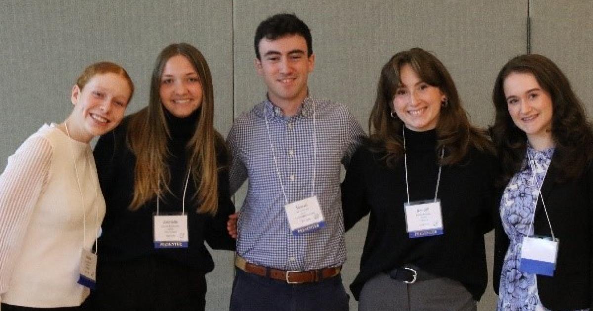 Honors students raise the “Barr” in inaugural Thesis in Three ...
