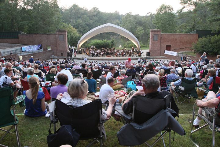 Amphitheatre, wellness center renamed for alumni | William & Mary