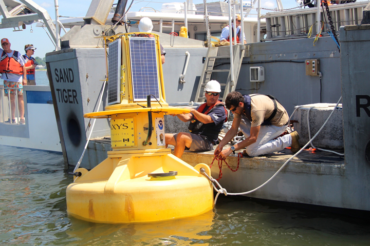 VIMS assists in launch of NOAA buoy | W&M News Archive | William & Mary