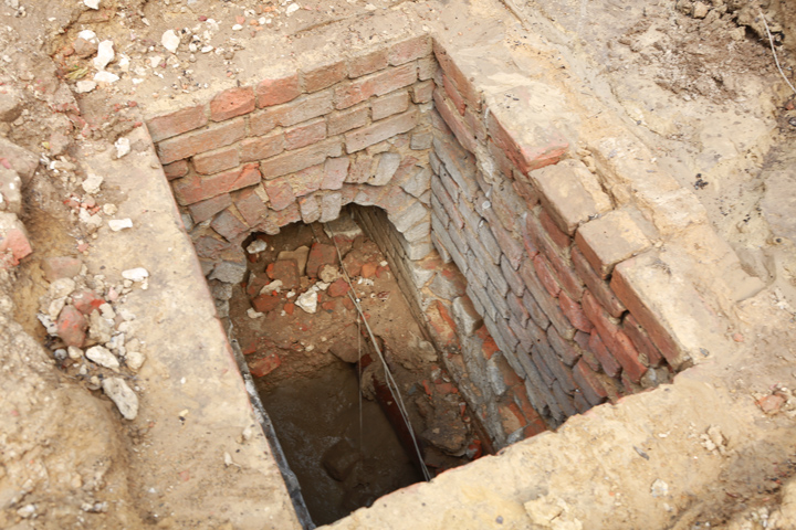Unexpected access: 18th-century Wren Building drain uncovered | William ...