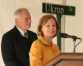 College renames Campus Drive as Ukrop Way | William & Mary