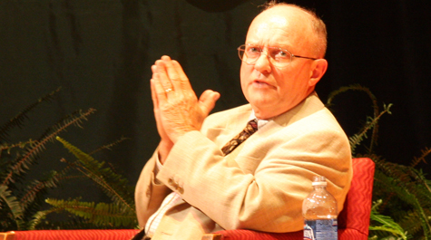Hitchens, Wilkerson debate Middle East policy | W&M News Archive ...