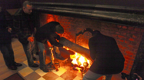 Yule Log brings warmth to a cold, rainy night | W&M News Archive ...